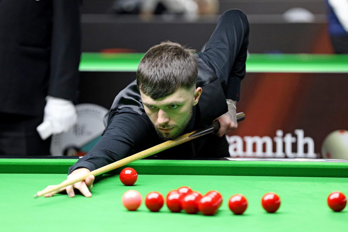 Twelve Remain After Opening Day of Q Tour Global Play-Offs - World ...